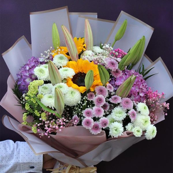 Designer Favorite - Sunflower in Bangalore | Order Now At Juneflowers.com